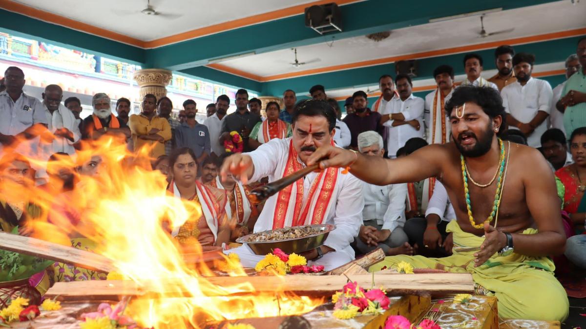 TTD Laddu row: Nadendla Manohar performs Maha Yagam in support of Pawan ...
