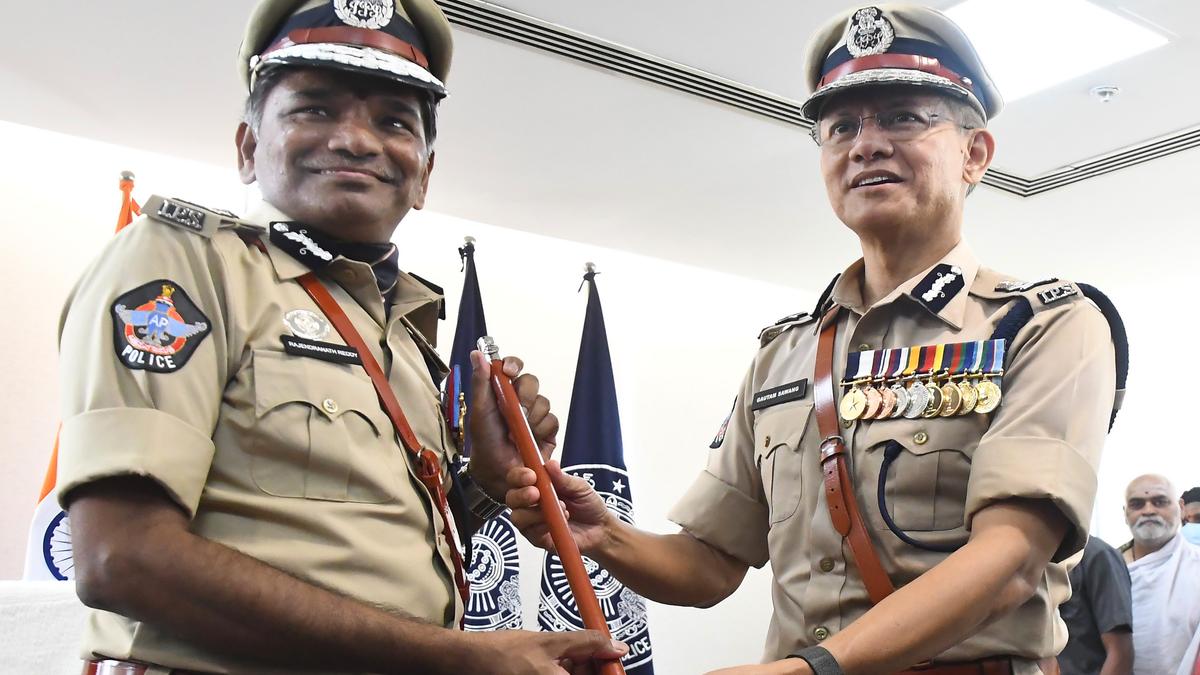 Rajendranath Reddy assumes charge as new DGP (WITH PHOTO) - The Hindu