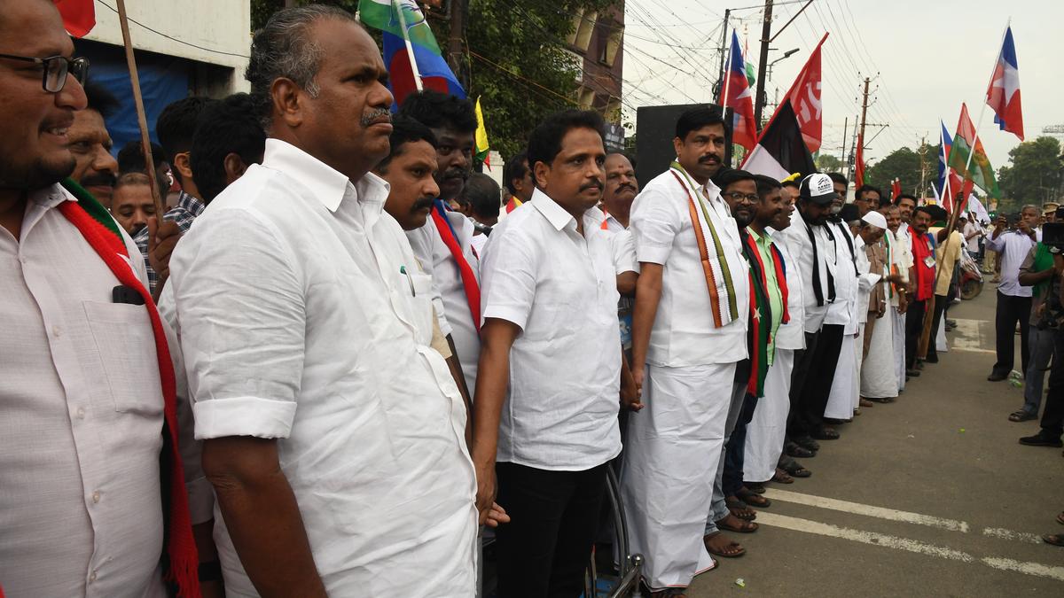 Human chain formed to promote communal harmony - The Hindu