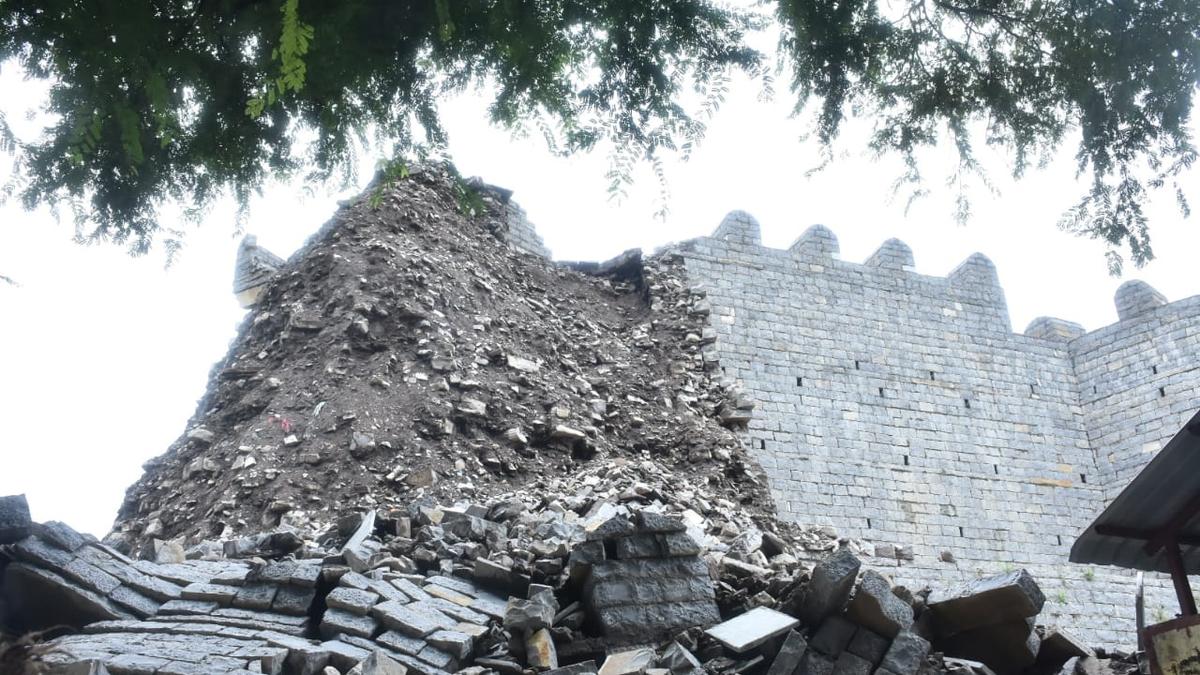 Minister inspects portion of Malkhed Fort that collapsed in rain - The ...