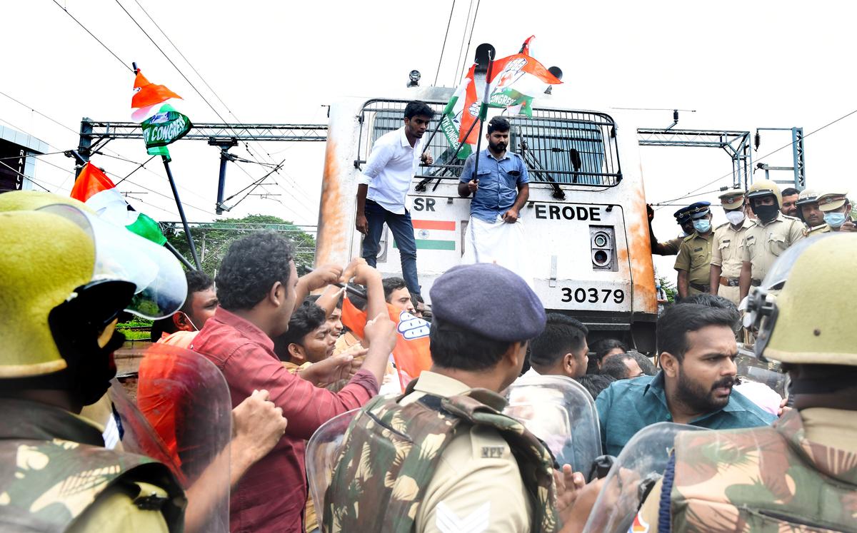 Youth Congress activists block train in Kerala’s Angadipuram - The Hindu