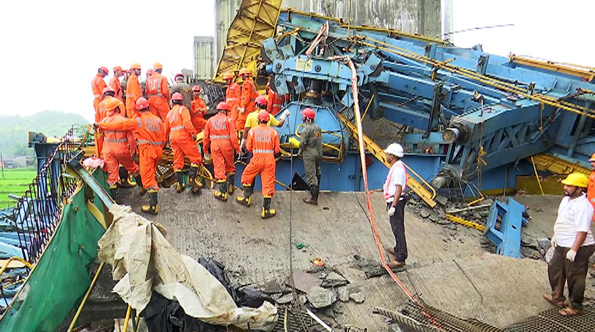 20 killed in girder machine collapse on Samruddhi Expressway in Thane ...