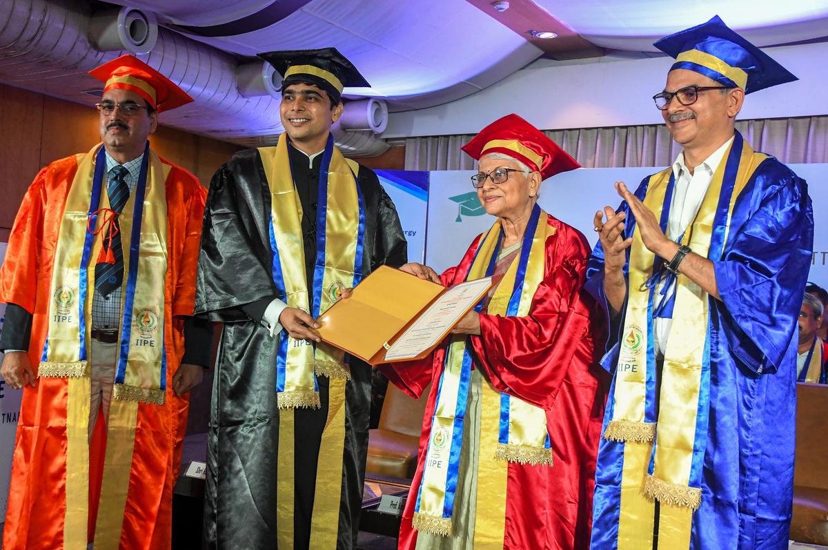 Explore innovative uses of AI in the field of petroleum and energy ...