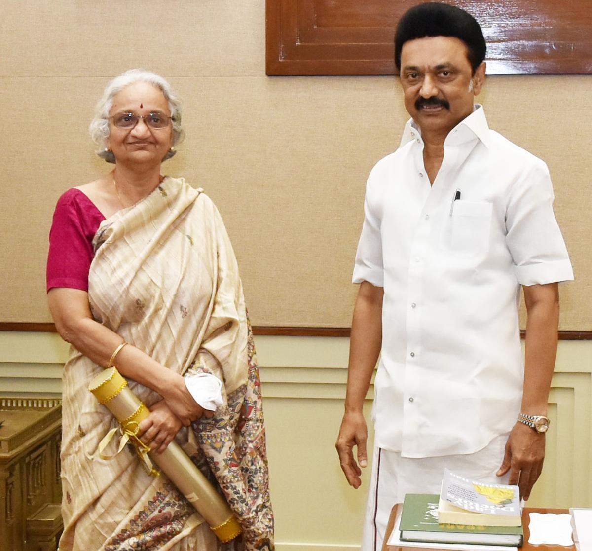 Nari Shakti Puraskar winner R. Thara calls on Chief Minister - The Hindu