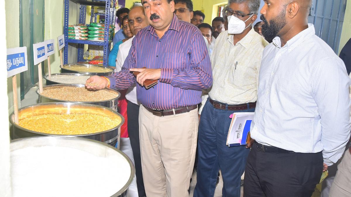 Union Food Secretary inspects PDS outlet in Rameswaram - The Hindu