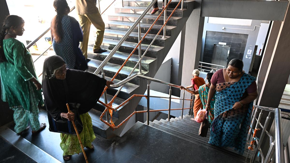Commuters want escalator at the Salem two-tier bus stand opened soon ...