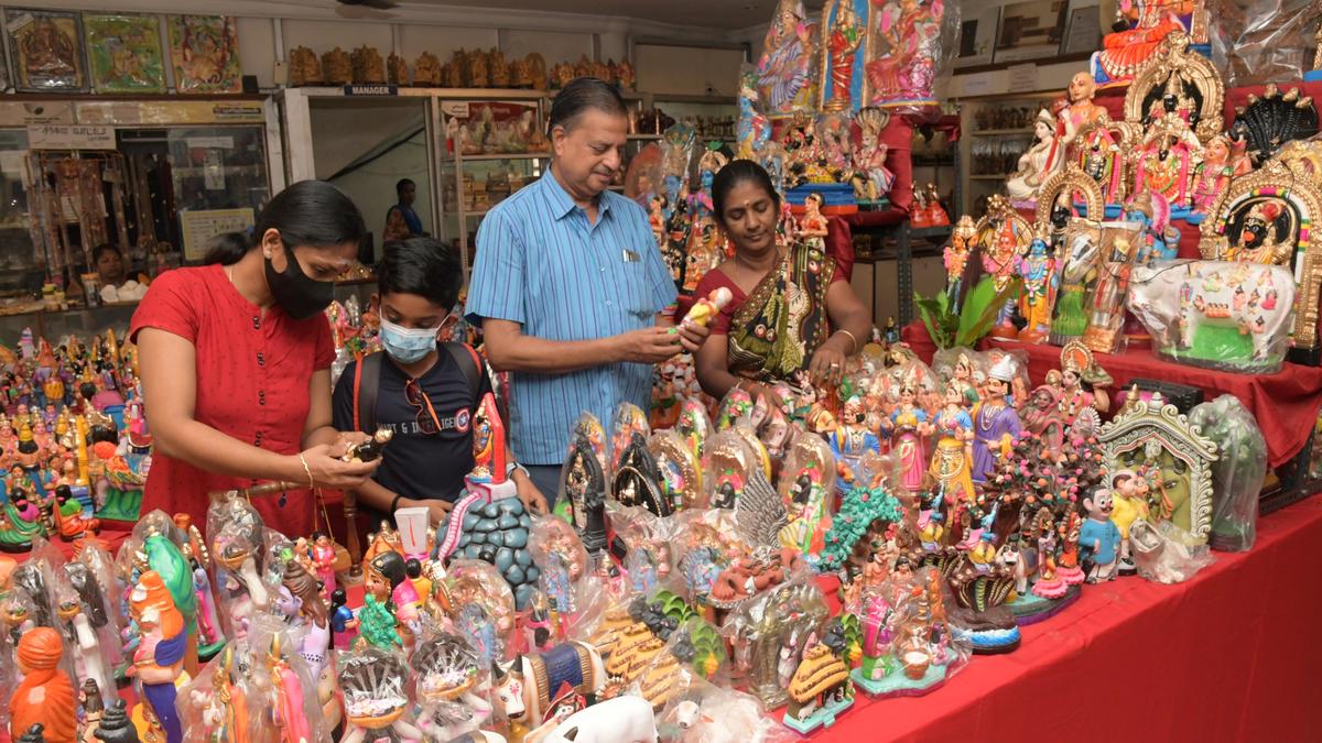 Kolu dolls on display at Poompuhar in Erode - The Hindu