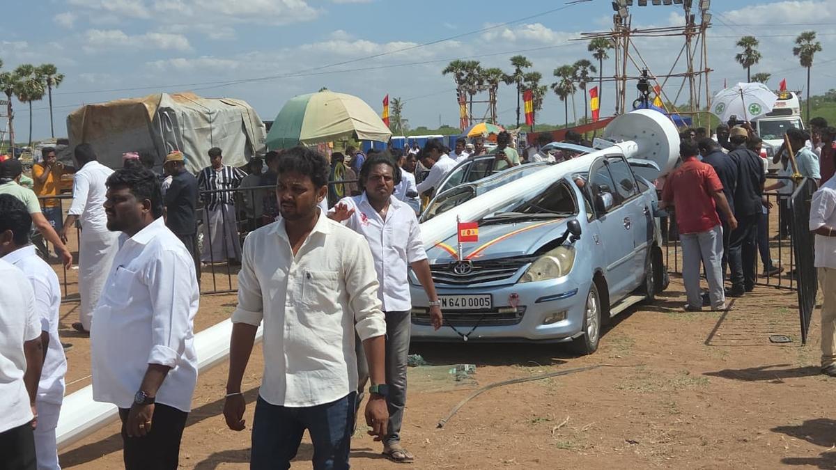 TVK Second State Conference Madurai: 19-year-old Vijay fan dies of electrocution while hoisting ...