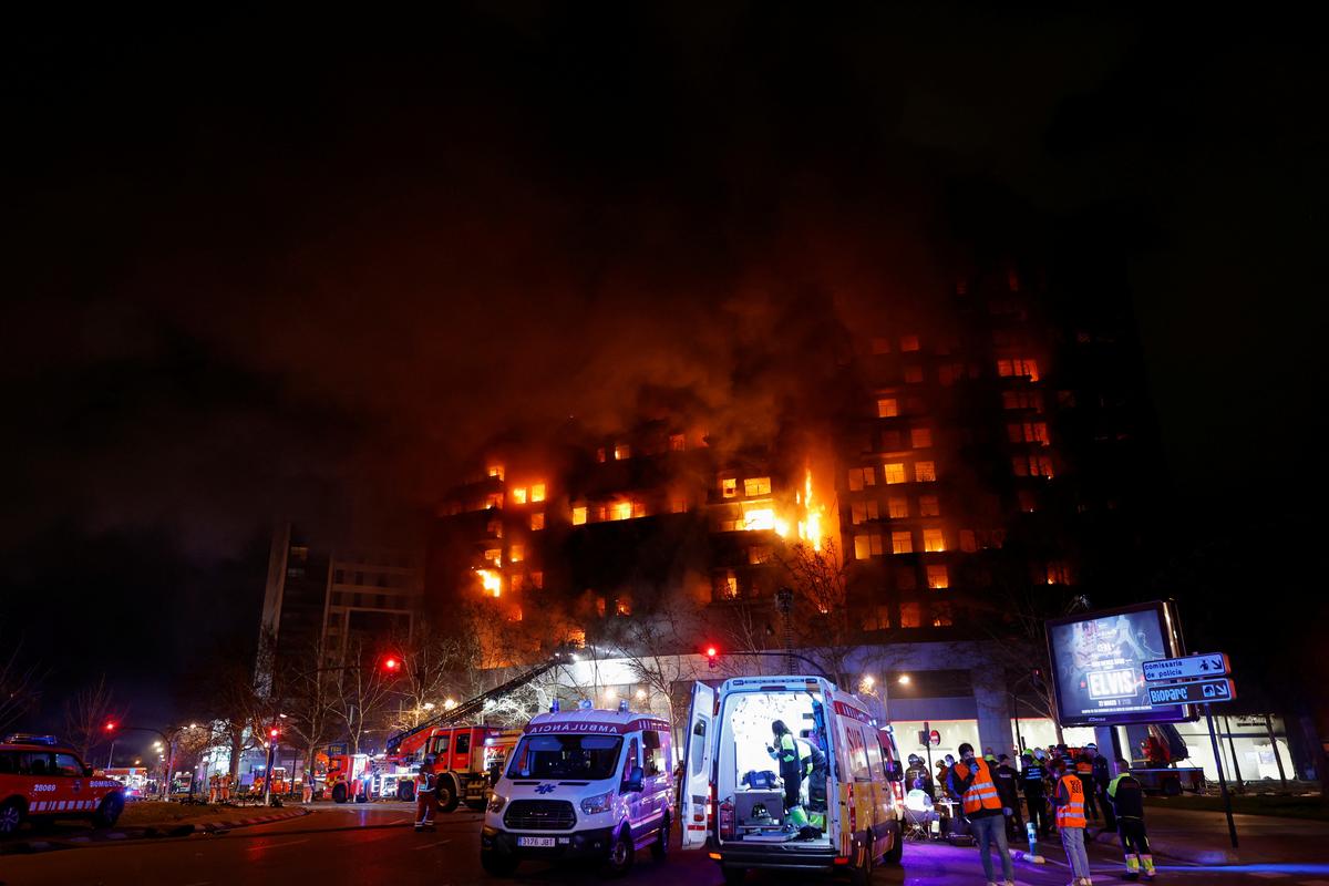 At least nine killed after fire guts Spanish apartment block - The Hindu