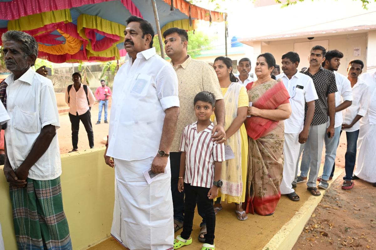 Lok Sabha polls | Western T.N. records brisk polling; two voters die in ...