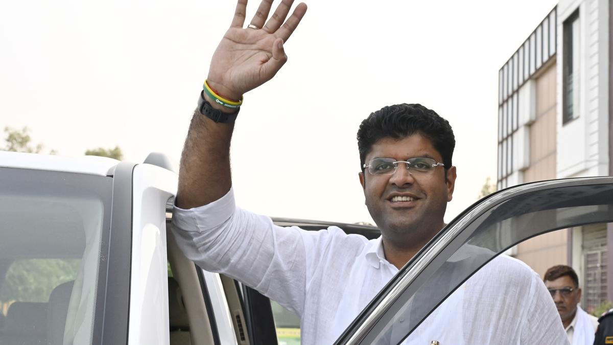 Grappling with anger of Jats, Dushyant Chautala faces a tough challenge in home turf - The Hindu