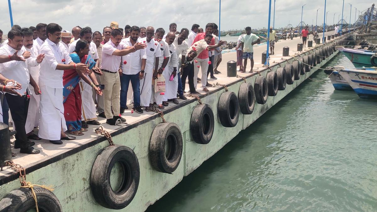 Chief Minister inaugurates renovated T-jetty at Rameswaram - The Hindu