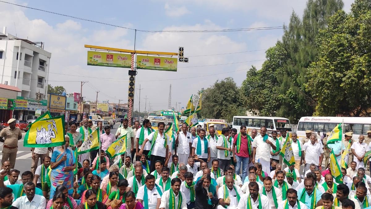 Farmers block roads in Coimbatore, Tiruppur demanding supply of coconut ...