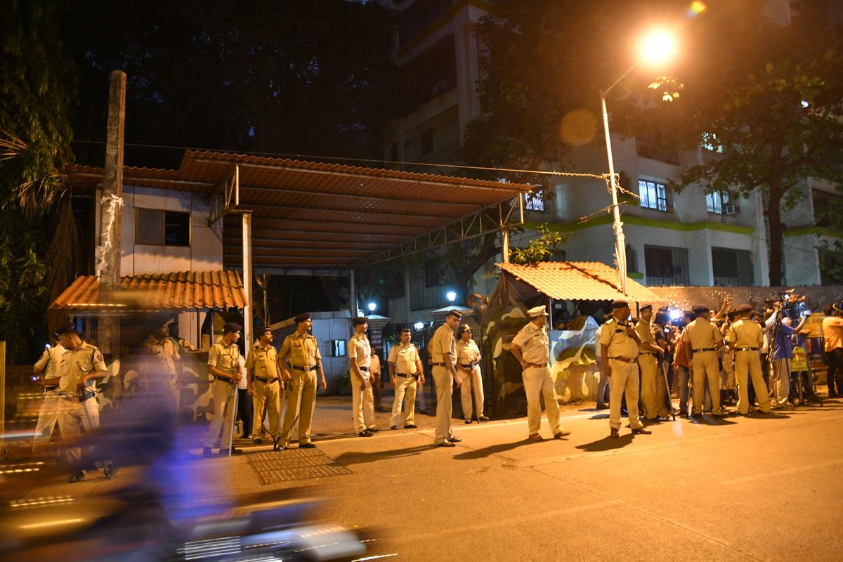 Amit_Shah_Matoshree_Mumbai_2.jpg - The Hindu
