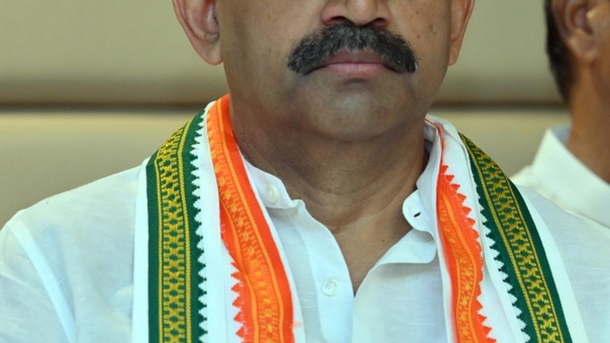 A former IAS officer, Kumar Naik wins it for the Congress in Raichur by ...