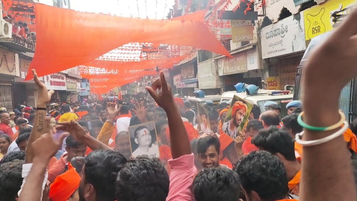 Godse picture spotted in Ganesha procession in Shivamogga - The Hindu