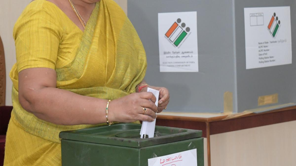 Tension at Erode Corporation as DMK councillors file nominations ...