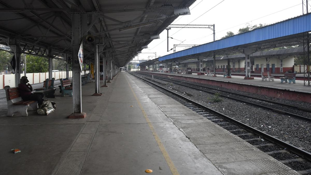 MRTS to give up one line between Fort and Beach stations as RBI refuses ...