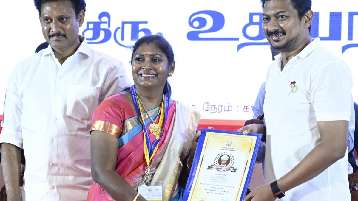 Udhayanidhi honours 396 teachers in T.N. with Dr. Radhakrishnan Award ...