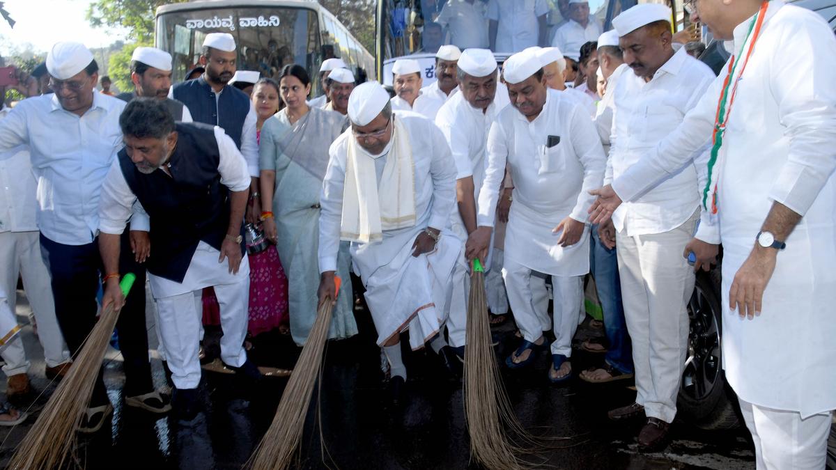 Congress conducts ‘Shramadana’ - The Hindu