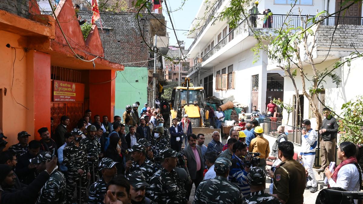 L-G halts anti-encroachment drive in Mehrauli after 5 days of ...