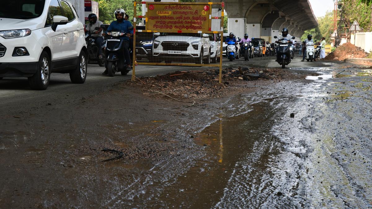Flyover, UGD works on Avinashi Road shrink motorable space - The Hindu