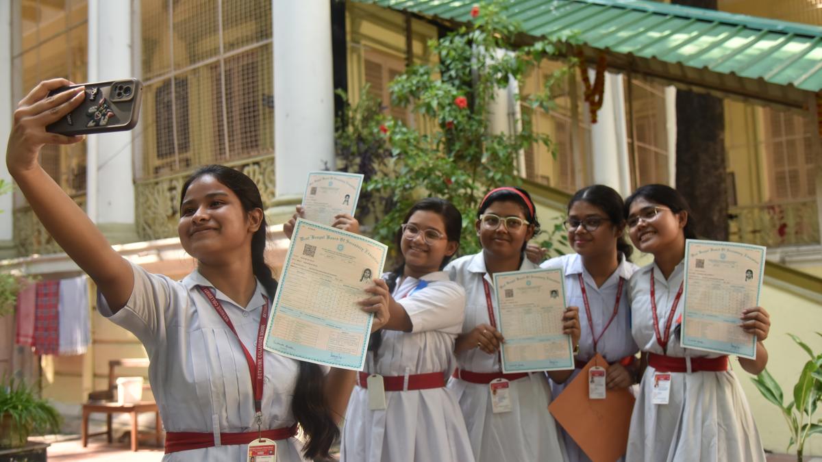 Districts outshine Kolkata, boys outperform girls in Bengal Class 10 board exams - The Hindu