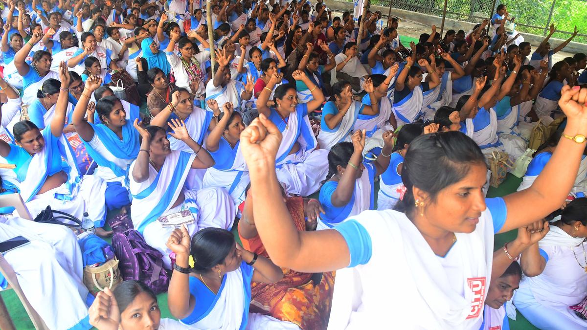 ASHA workers in Andhra Pradesh stage protest for hike in salary ...
