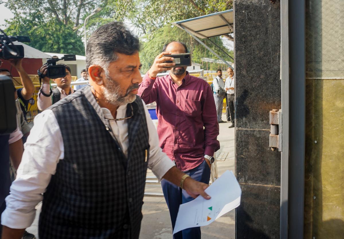 National Herald case | Karnataka Congress chief D.K. Shivakumar appears before ED again - The Hindu