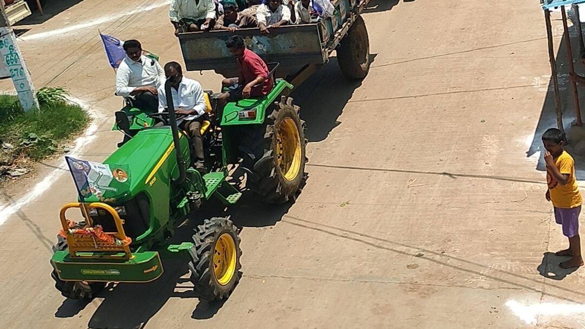 Andhra Pradesh: Jubilant farmers take out tractor rally to thank govt ...