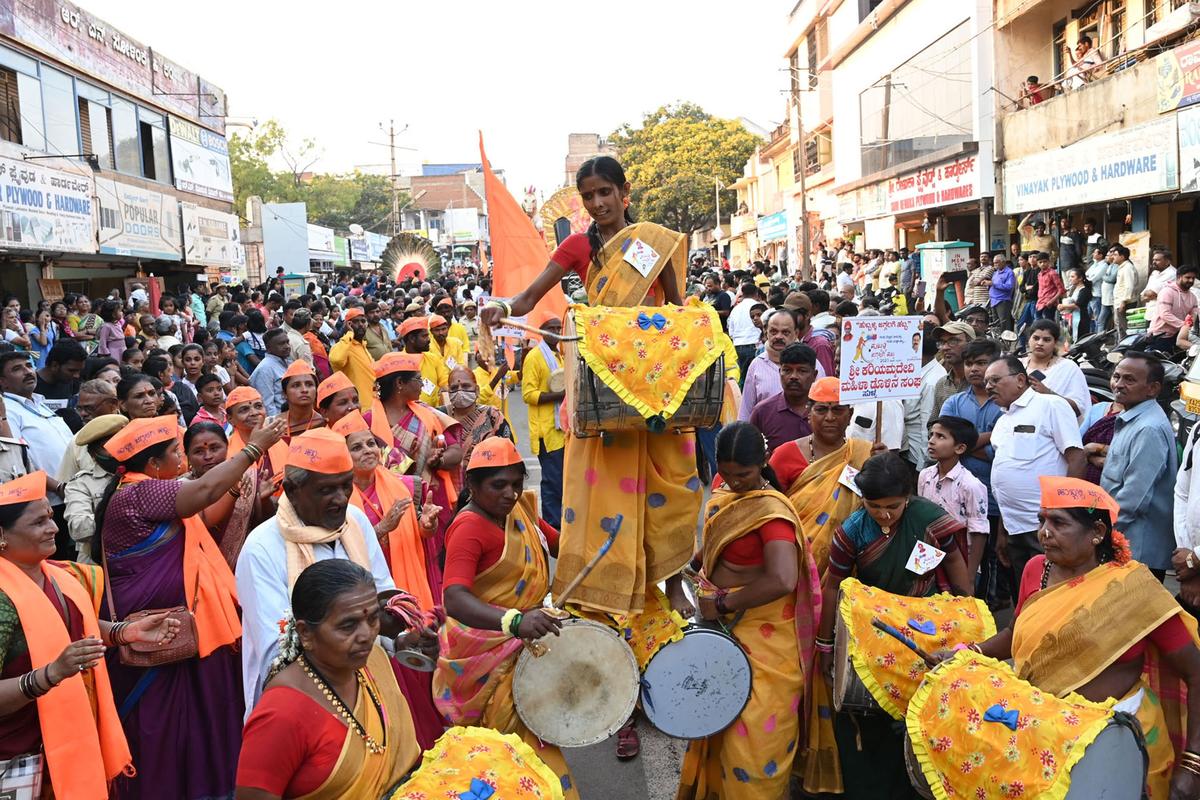 Hubballi Jagglagi Habba draws a huge crowd - The Hindu