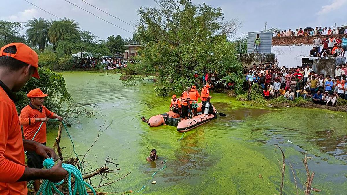 8 women, 2 children killed as tractor-trolley falls into pond in U.P ...