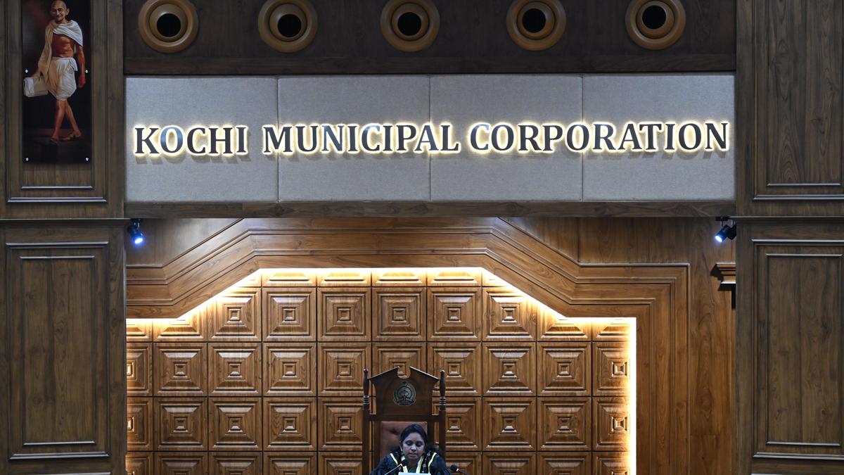 Maiden Kochi Corporation council meeting witnesses heated political ...