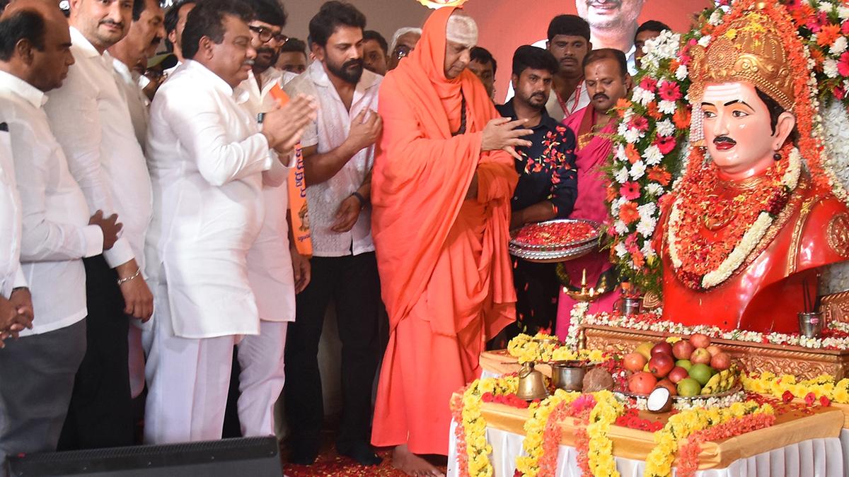 Basava Jayanthi celebrated with colourful procession in Mysuru - The Hindu