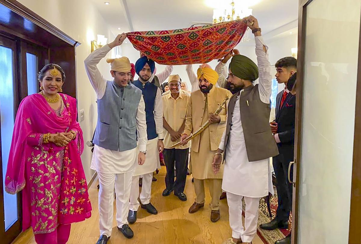 Punjab CM Bhagwant Mann gets married to doctor from Kurukshetra - The Hindu