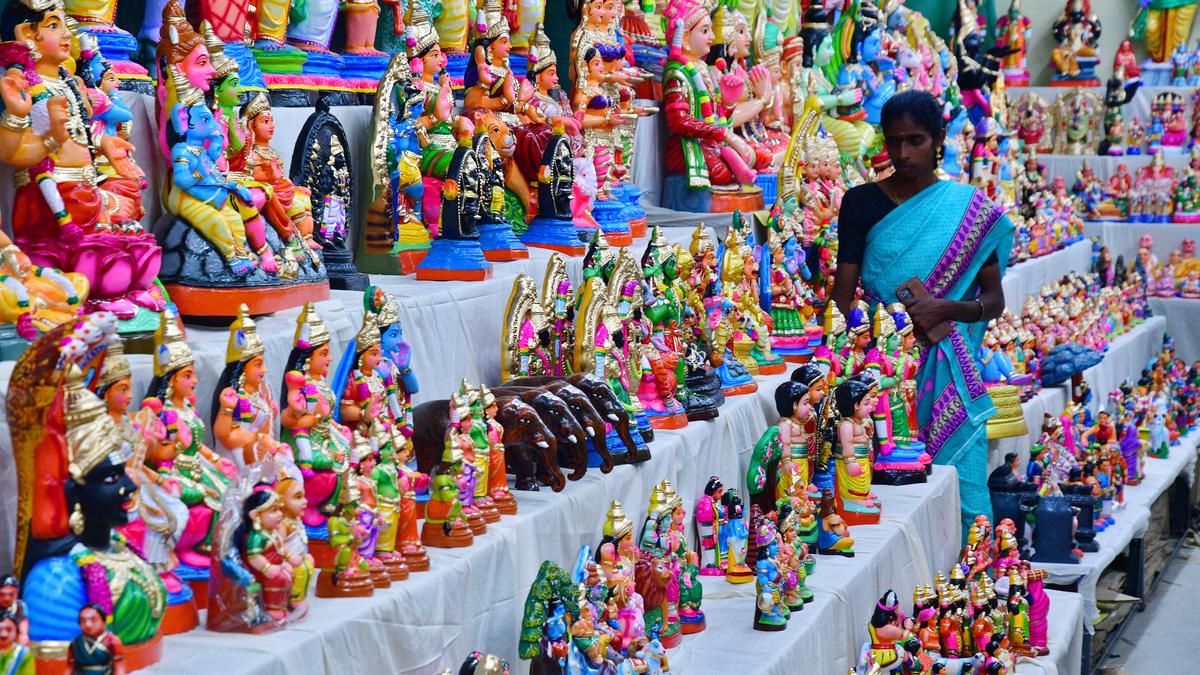 Artisans display kolu dolls at Poompuhar in Coimbatore - The Hindu