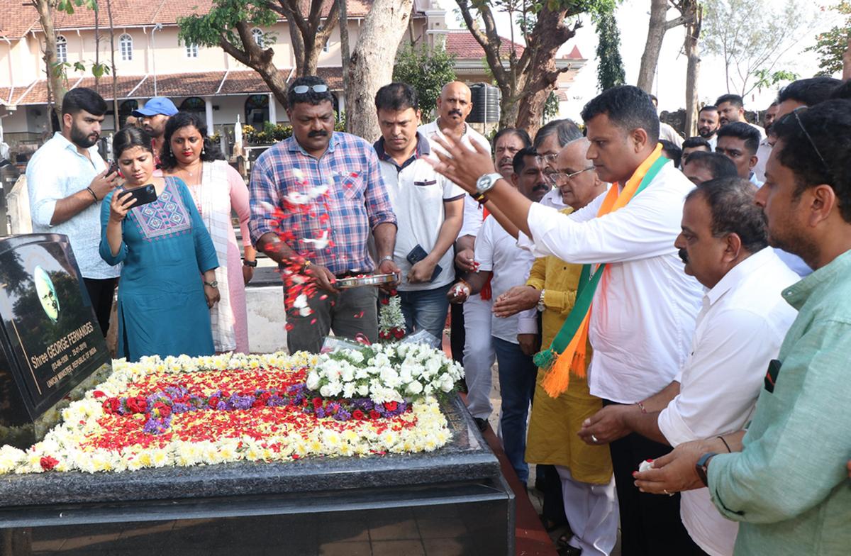 BJP, Congress candidates end campaign by conducting roadshows in ...