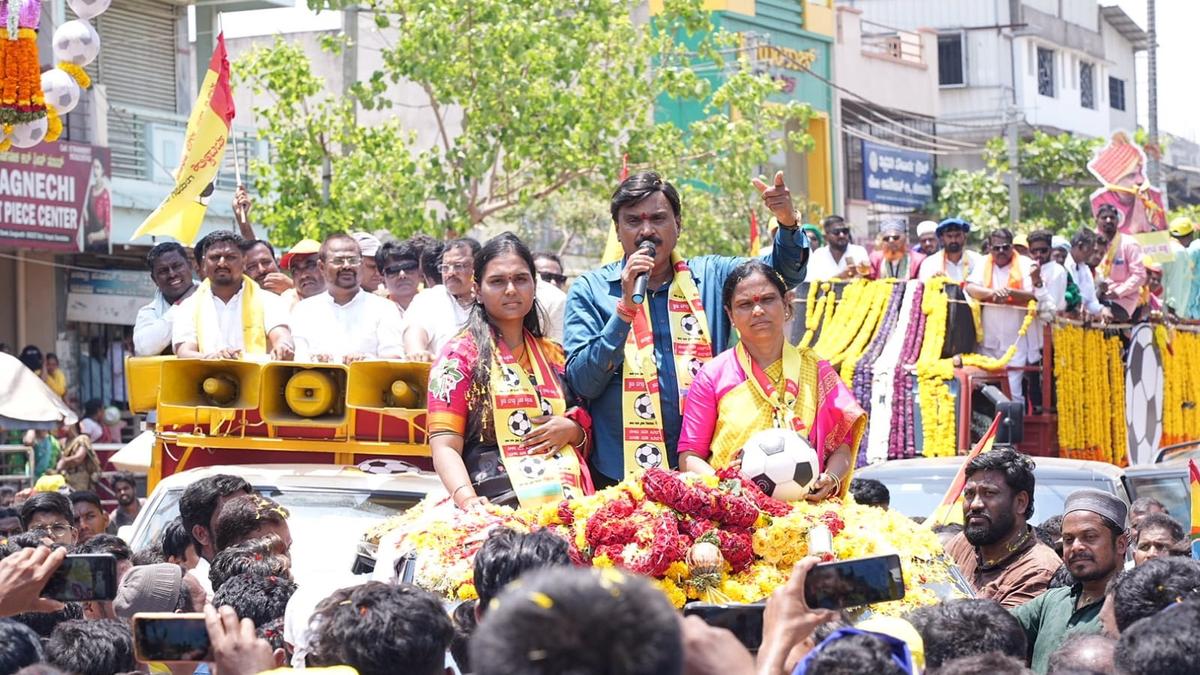 Janardhan Reddy takes out rally before filing his nomination papers in ...