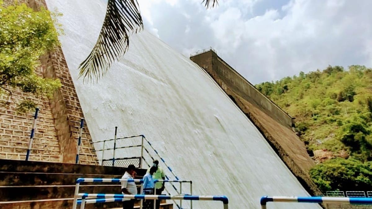 Sothuparai dam reaches its full capacity of 126.28 feet; PWD issues ...