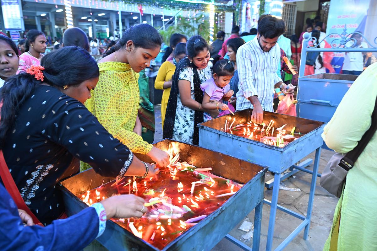 Devotees throng Gunadala Mary Matha Shrine to offer prayers - The Hindu