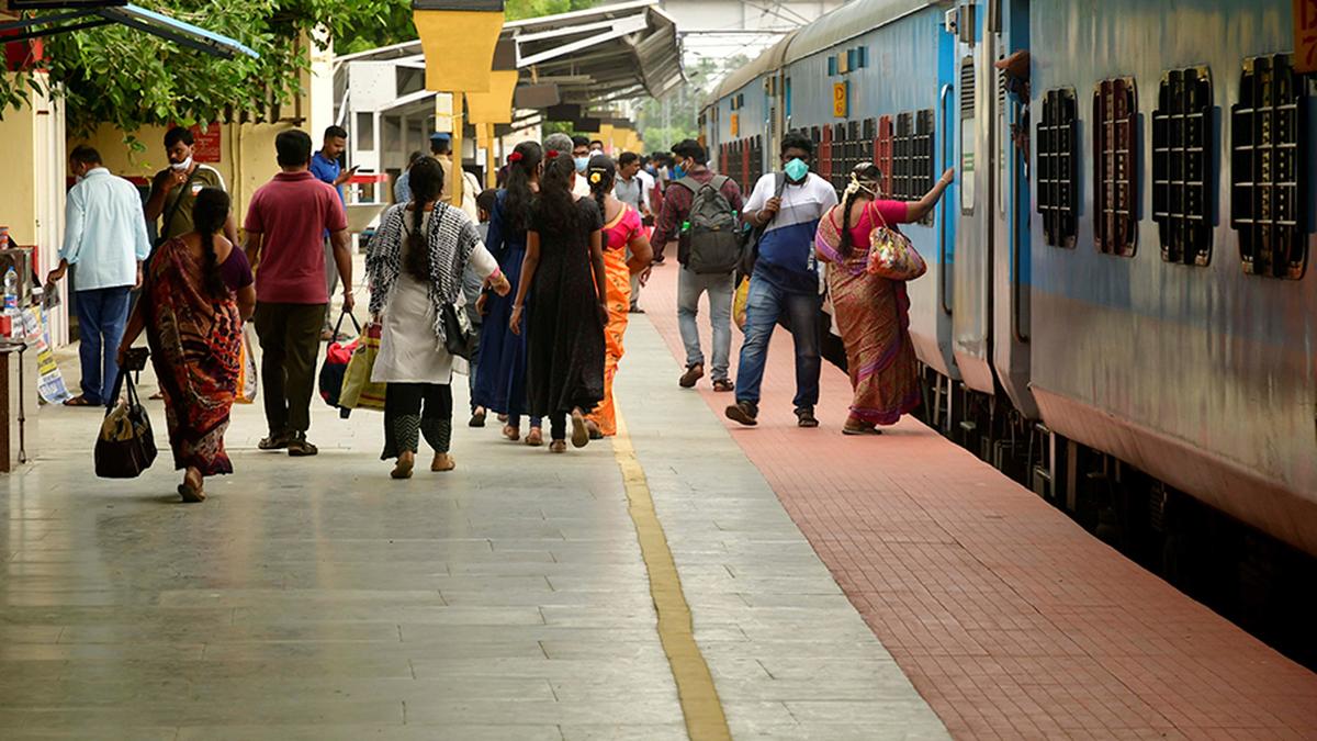 Railway Board announces 4% hike in DA for employees - The Hindu