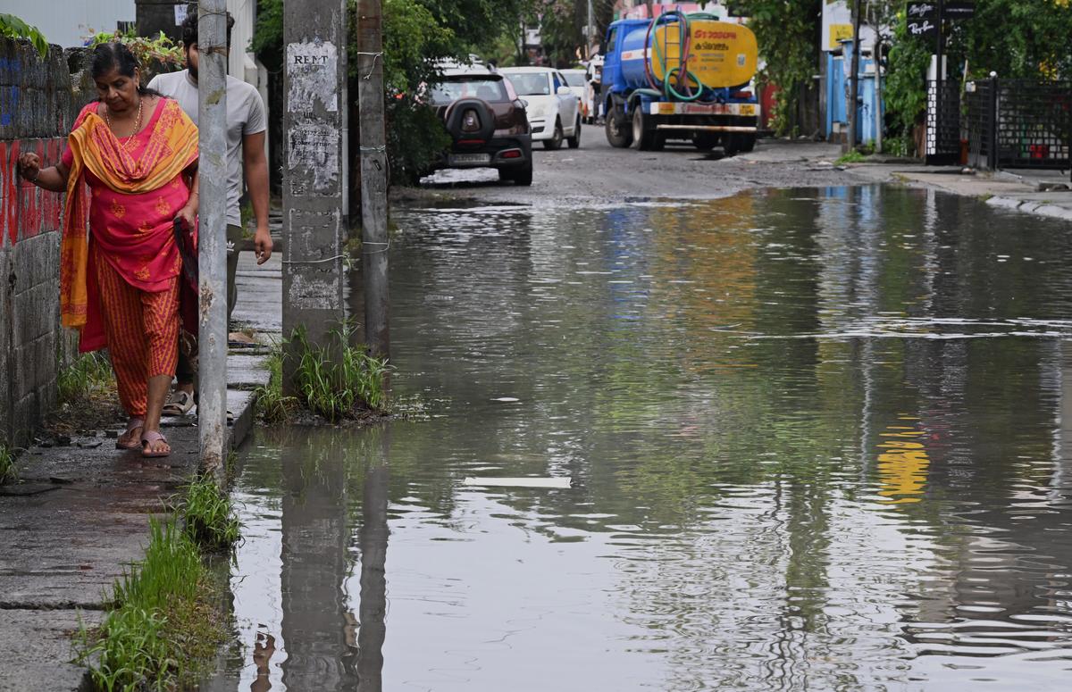 Heavy rain continues to pound Ernakulam - The Hindu