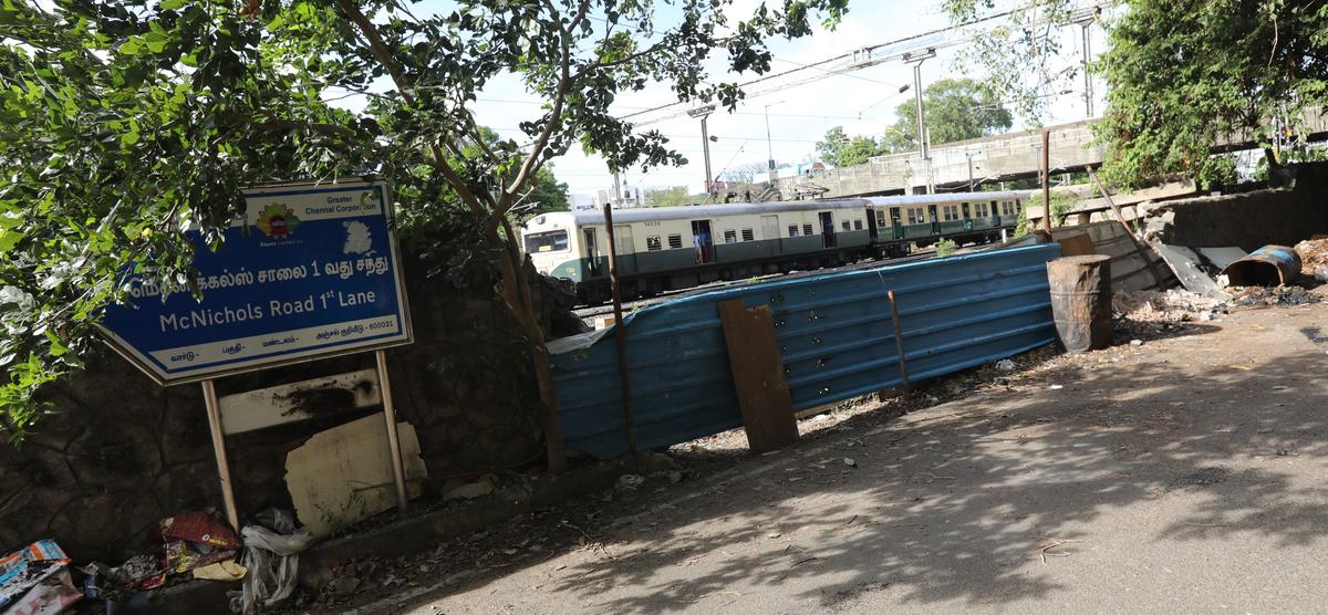 This gap in the wall near Chetpet station needs to be sealed - The Hindu