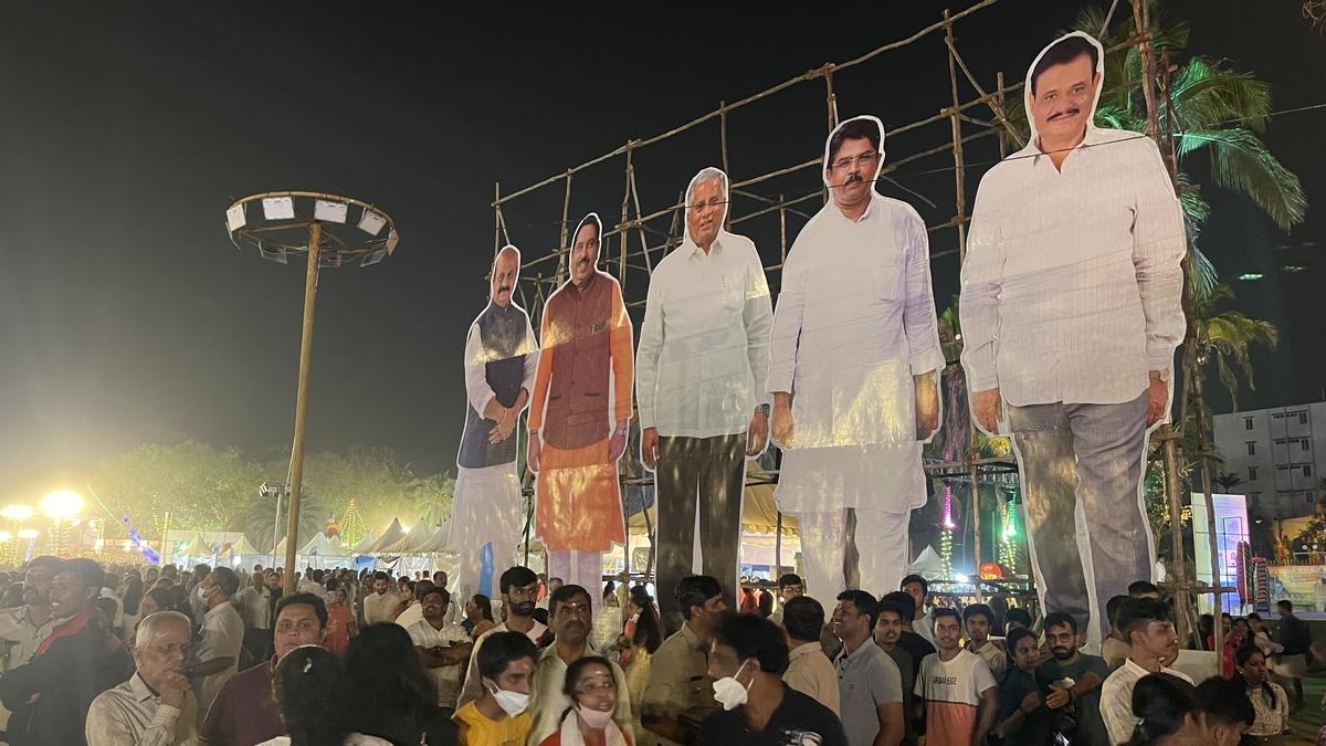 Voter connect? As elections near, politicians organise grand Maha ...