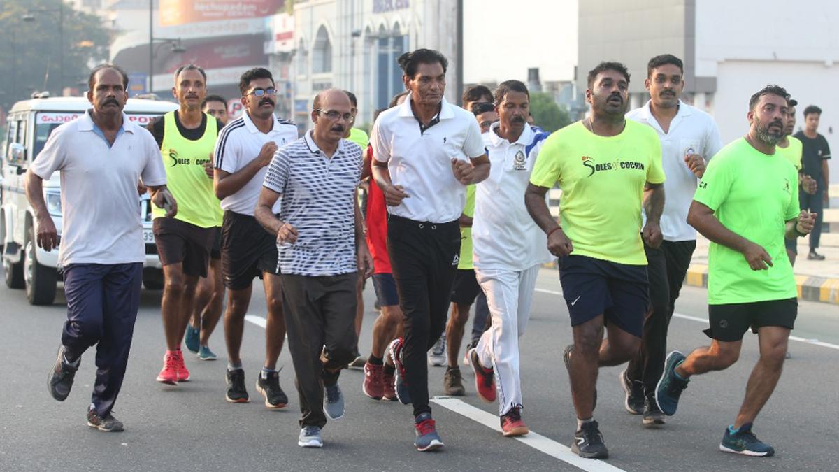 State Police Chief Anil Kant leads anti-drugs run in Kochi - The Hindu