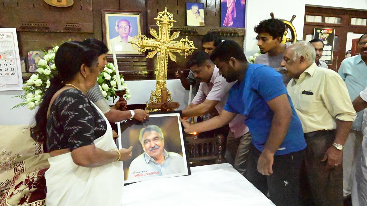 Puthuppally, a place where masses reached out to their leader Oommen ...