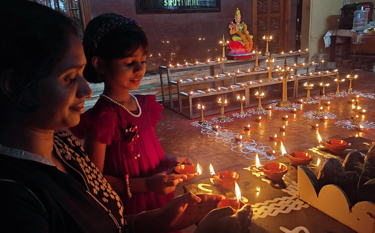 In pictures | India lights up to celebrate Deepavali - The Hindu