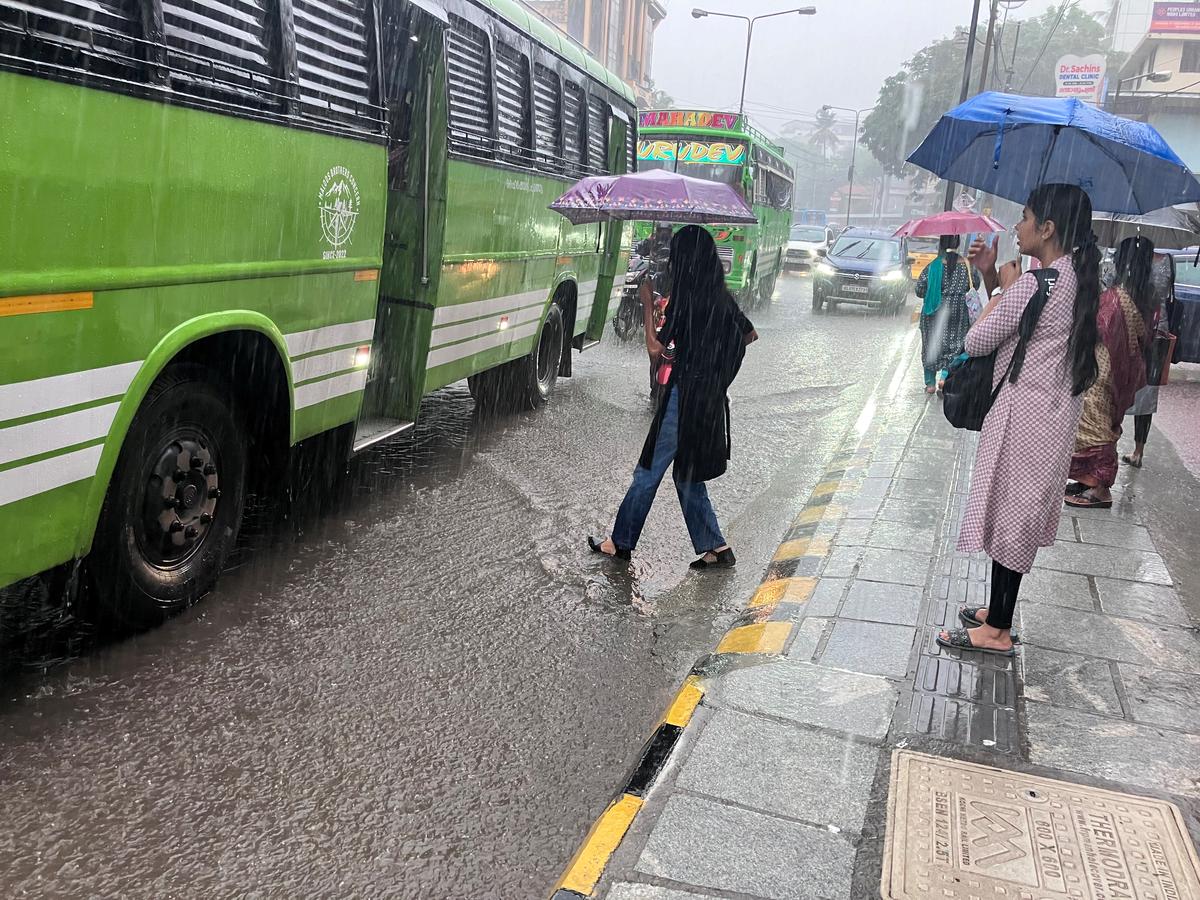 Kochi city receives widespread rain for second consecutive day - The Hindu