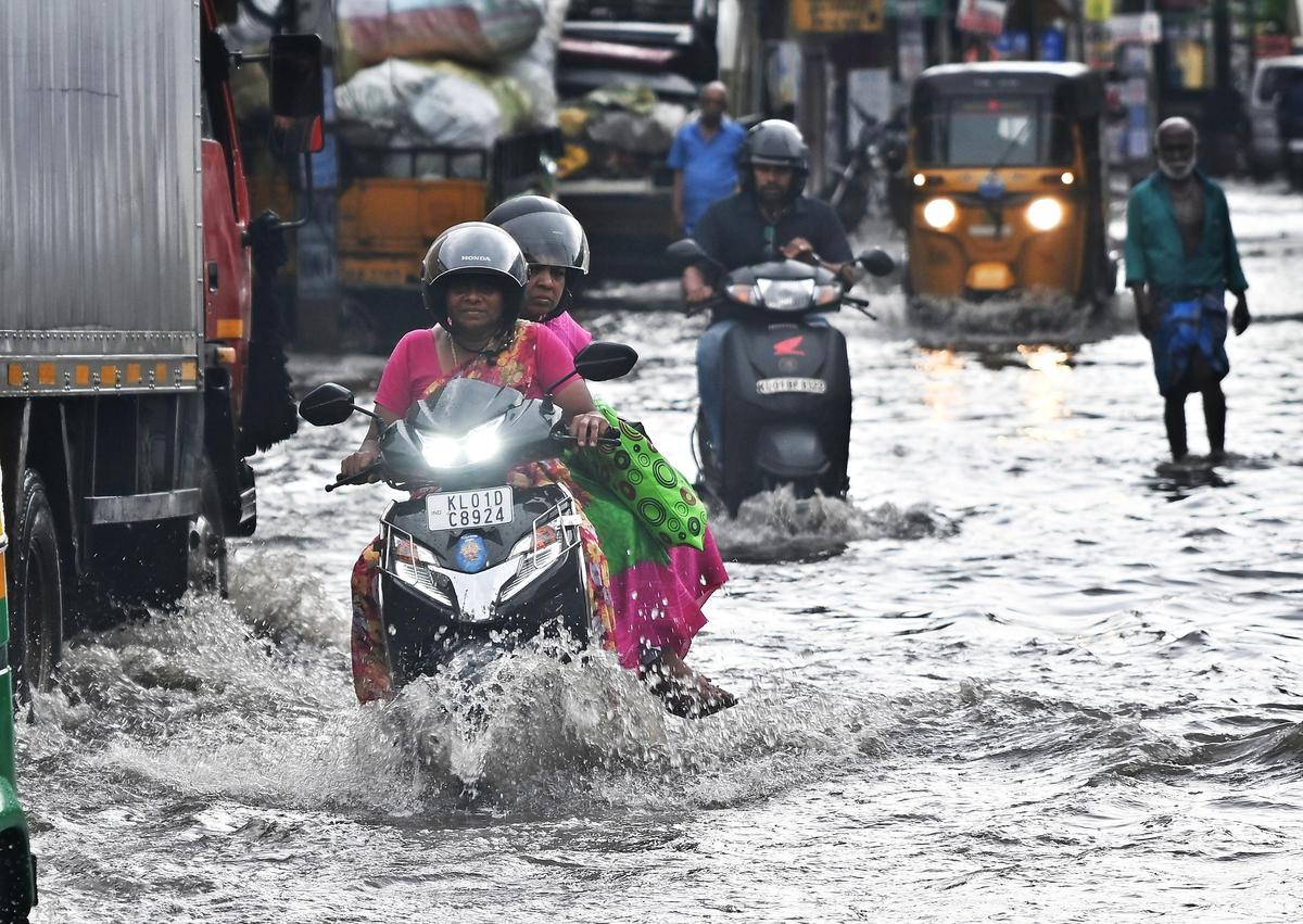 IMD warns of heavy rain in Kerala - The Hindu