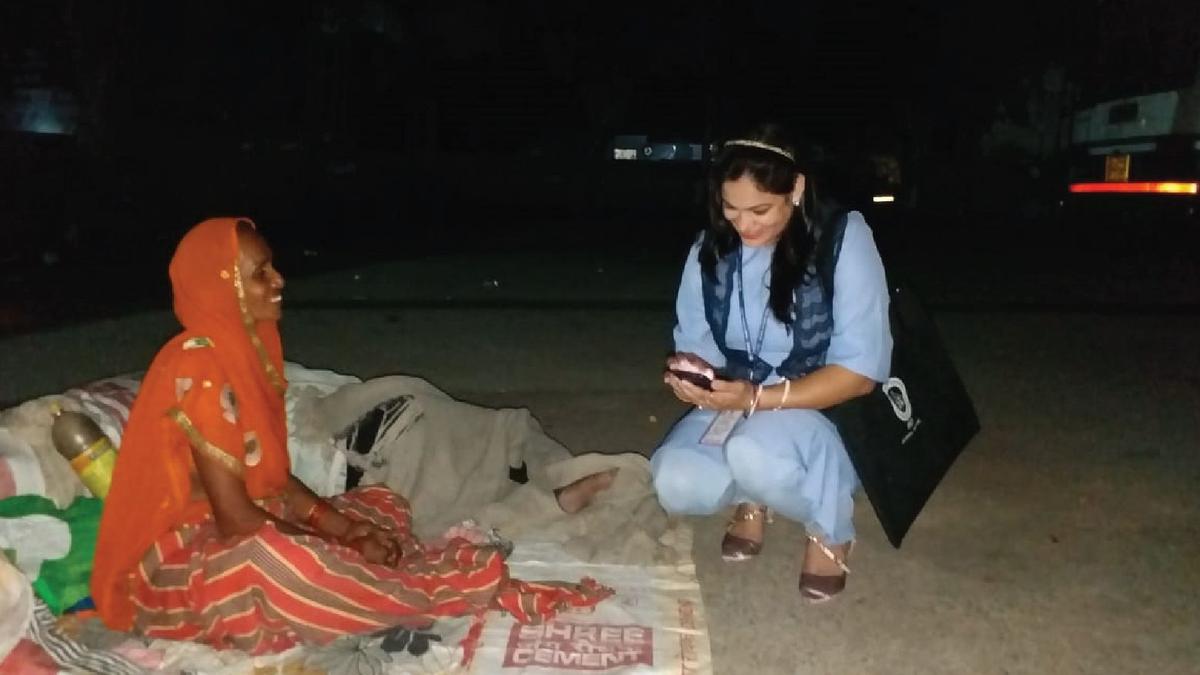 Cybersteph erome upon entering the space, presented her the